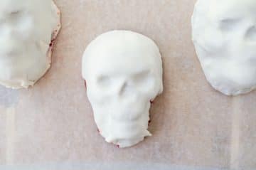 Easy Sugar Skull Cakes « Dora's Table